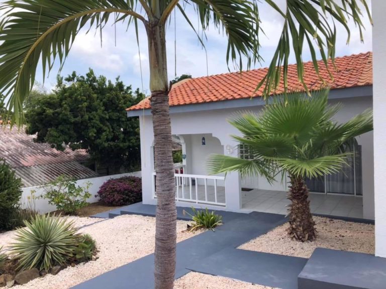 Woning huren: Tropische vakantievilla Panseiku met groot privé zwembad ...